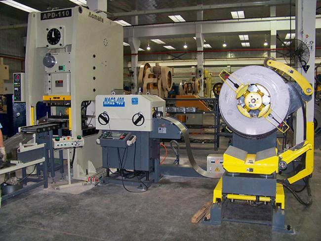 NC servo feeder