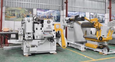 China 3 in 1 Servodecoiler de Gelijkrichtersvoeder Hydrauilc van Nc voor Ponsensysteem MAC4-1300F Te koop