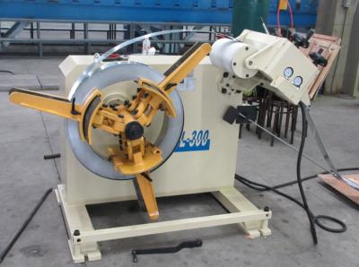 Cina Linea -2 dell'alimentazione della bobina in 1 macchina del raddrizzatore della striscia di Decoiler per il materiale del rotolo in vendita