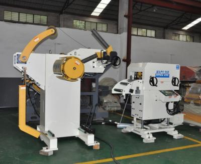 China Uncoiler 3 in 1 Rol die Decoiler-Gelijkrichtersvoeder 300mm behandelen Breedte Te koop