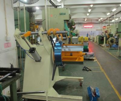 China De automatische Machine van Decoiler van de Staalrol met Zware Ladingscapaciteit, Hydraulische Decoiler-Machine Te koop