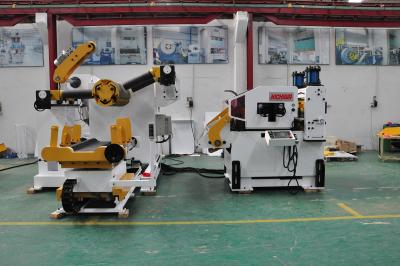 China Automatisch van de de Gelijkrichtersvoeder van Ponsendecoiler Rek en Nivellerende Machine 2 in 1 Hoge snelheid Te koop