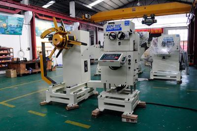 China Luchtponsen en het Voeden Rechtmakend Machine Automatische het Stempelen Hoge Precisie Te koop