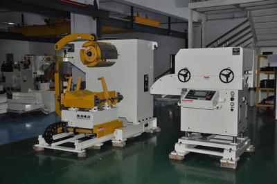 China Rollende materiaal Straightener Feeder Afwikkelen Feeding Stamping Automatische verwerking Te koop