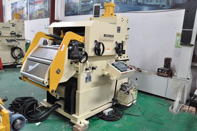 China Van de de Gelijkrichtersvoeder van de stempelautomatisering NC Decoiler de Staalplaat van het het Materiaalsilicium Het Stempelen Te koop