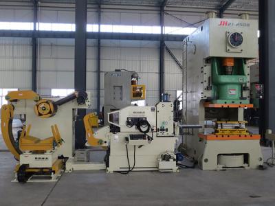 China 3 in 1 Decoiler-van het het Bladmetaal van de Gelijkrichtersvoeder Plastic Verwerking die Perifeer Materiaal stempelen Te koop