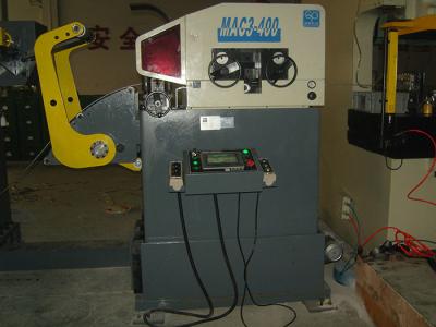 China Hoge snelheid NC het Voeden Materiaalmetaal Dikke Plaat Materiële het Stempelen Verwerking Te koop