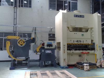 Cina Piatto materiale spesso automatico di Uncoiler che raddrizza macchina che timbra alimentatore in vendita