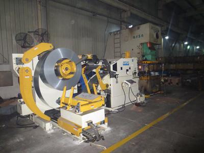 China Automatische het Voeden van het Metaaldecoiler van het Voederblad Stapverwerking Met geringe geluidssterkte Te koop