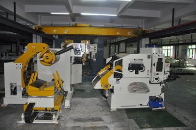 China Três - dentro - carimbos um e de niveladora do NC expansão do Mandrel de Hydrauilc do alimentador à venda