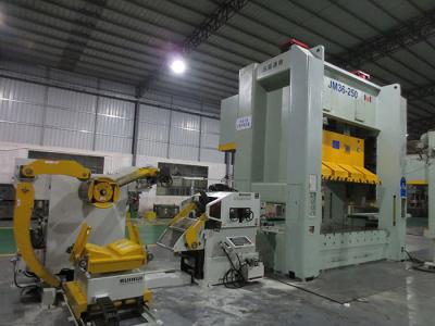 Cina Alimentatore ad alta velocità della perforazione di tre in uno, timbrante attrezzatura periferica in vendita