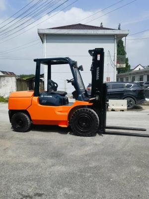 Cina Potente motore diesel 5 tonnellate Toyota carrello elevatore usato 3 tonnellate 3,5 tonnellate carrello elevatore in vendita