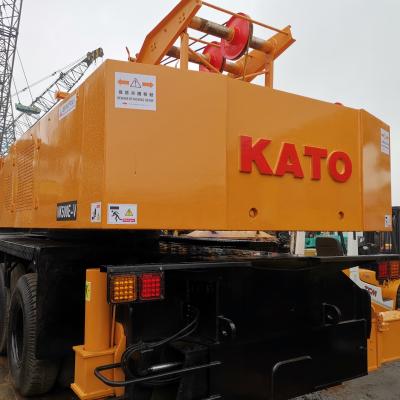China Japan Gebruikte Kato 50 ton kraan NK500 2021 Jaar 50000 KG Gewicht 25 ton mobiele vrachtwagen kraan Te koop