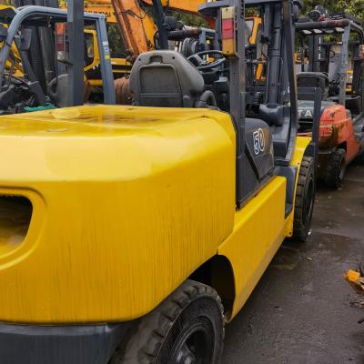 Cina Komatsu 4.5T 3 tappe 4.5m altezza di sollevamento carrello elevatore giapponese originale FD50 diesel utilizzato in vendita
