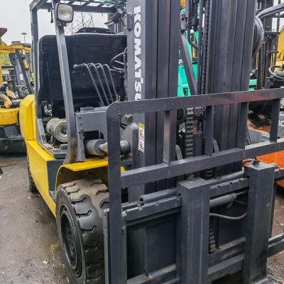 Cina Toyota FD30 di seconda mano carrello elevatore originale giapponese Usato carrello elevatore 3 tonnellate 1200mm larghezza della forcella in vendita