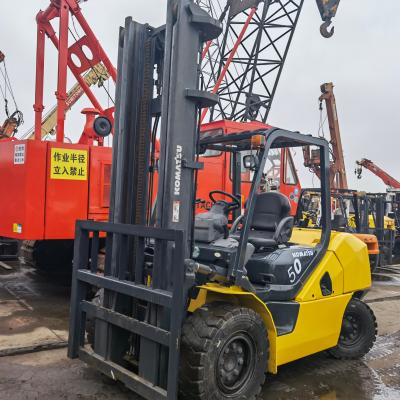 Cina Camioncini a forchetta diesel Komatsu 5 tonnellate FD50-10 FD50-7 usati con mastello a due fasi in vendita