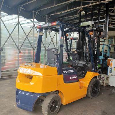 中国 工業用2.5トンのガソリンディーゼルフォークリフト トヨタシートリフト 高さ4.8m4.5m6m使用 販売のため
