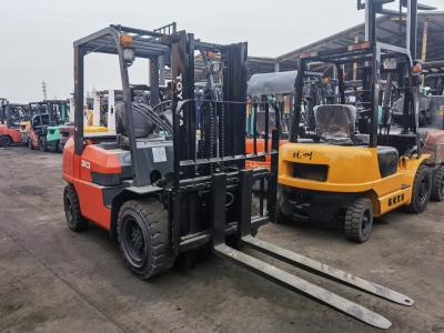 Cina 3000 kg Peso Toyota FD30 Usato carrello elevatore con cambio laterale della pinza che si muove a sinistra e a destra in vendita