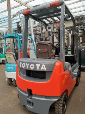 Cina Forchetta di routine di larghezza di 1,5 tonnellate diesel Toyota FD15 con 2 tappe 3 metri a Shanghai in vendita