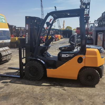 Cina 2 tonnellate di carrello elevatore Toyota con 3 tappe di cambio laterale del palo Toyota Sedile 4,5m Altezza di sollevamento in vendita