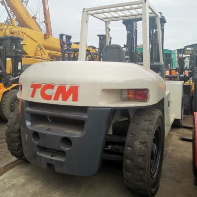 Cina 10 tonnellate di carrelli elevatori TCM FD100 con motore diesel a Shanghai Giappone negozi di abbigliamento e abbigliamento in vendita