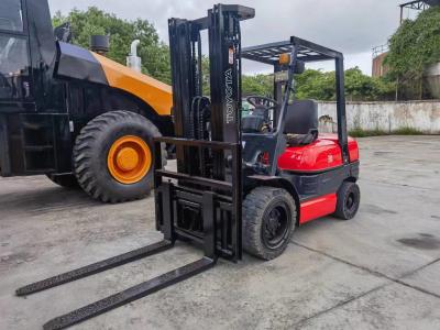 Cina 3 tonnellate Toyota carrello elevatore giapponese parti originali Motore diesel Forchetta larghezza e lunghezza Routine in vendita