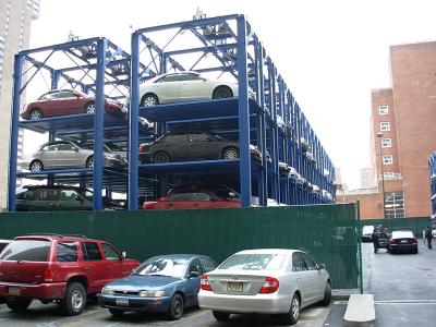 Cina Un parcheggio commerciale di 4 pavimenti delle colonne 4 solleva l'impilatore dell'automobile di servizio postale 2500kg 4 in vendita
