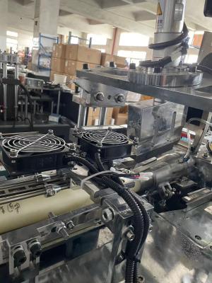 China Máquina de fabricación de tazas de papel totalmente automática con una alta velocidad de 100-110pcs/min en Pakistán de Yongbo en venta