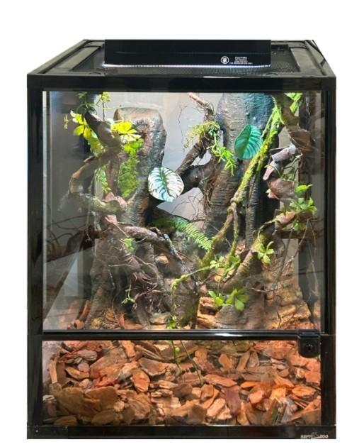 Realistic PU tree stump decoration for reptile terrariums