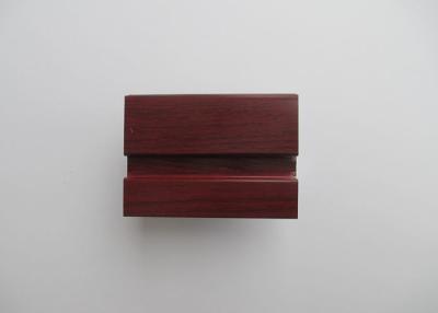 Cina Grano di legno di porta salone/della camera da letto delle estrusioni di alluminio della struttura colorato in vendita