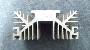Cina T3 - Carattere T8 dissipatore di calore di alluminio dell'estrusione di 6000 serie con il taglio di pezzi fucinati/laser in vendita