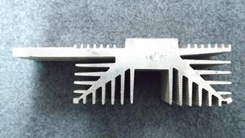 Cina T3 - Carattere T8 dissipatore di calore di alluminio dell'estrusione di 6000 serie con il taglio di pezzi fucinati/laser in vendita