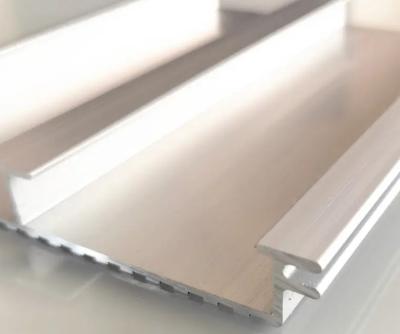 China Hoogwaardige Zilveren Geanodiseerde Uitgedreven Aluminiumplanken Decking Te koop