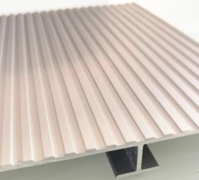 China Hoogwaardige Zilveren Geanodiseerde Uitgedreven Aluminiumplanken Decking Te koop