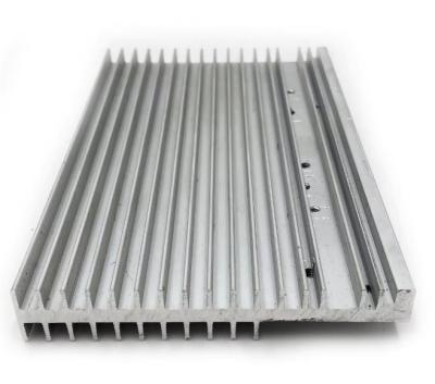 Cina Profili di scaricatore di calore in alluminio personalizzato di alta densità Fin Profili di scaricatore di calore estrusi con anodizzazione in vendita