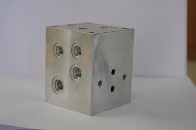 Cina Lavorare di alluminio quadrato di CNC del blocchetto dell'alluminio 6061 si separa lavorare di 4 assi in vendita