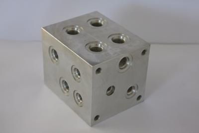 Cina Lavorare di alluminio quadrato di CNC del blocchetto dell'alluminio 6061 si separa lavorare di 4 assi in vendita
