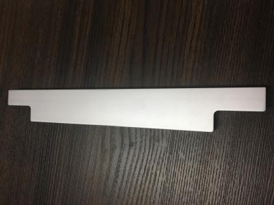 Cina L'elaborazione lavorante/sabbia di CNC ha fatto saltare il profilo di alluminio anodizzato naturale per la maniglia del cassetto in vendita