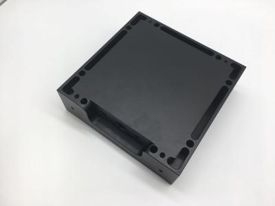 China Schwarzes anodisierte 4 teil-Einschließungs-Quadrat-Teile Achse CNC Bearbeitungs zu verkaufen