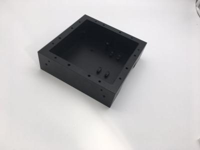 China Schwarzes anodisierte 4 teil-Einschließungs-Quadrat-Teile Achse CNC Bearbeitungs zu verkaufen