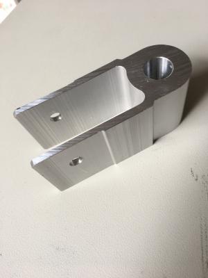 Cina parti di alluminio di taglio e di perforazione di precisione di CNC di profilo dell'estrusione 6082T6 in vendita