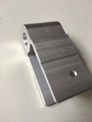 Cina parti di alluminio di taglio e di perforazione di precisione di CNC di profilo dell'estrusione 6082T6 in vendita