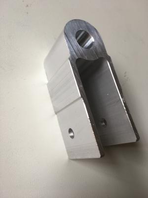 Cina parti di alluminio di taglio e di perforazione di precisione di CNC di profilo dell'estrusione 6082T6 in vendita