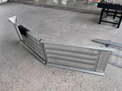 China Premium-Rollstuhl-Eingangsrampe für Kleinwagen und Universal-Vans zu verkaufen