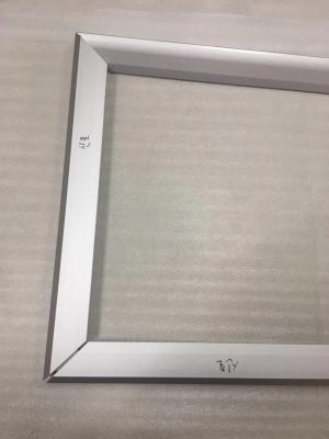 China Ein 45 Grad-Schnitt Aluminumframes-Präzision sah Ausschnitt-den Aluminiumdeckenleuchte-Rahmen mit natürlichem anodisiert zu verkaufen