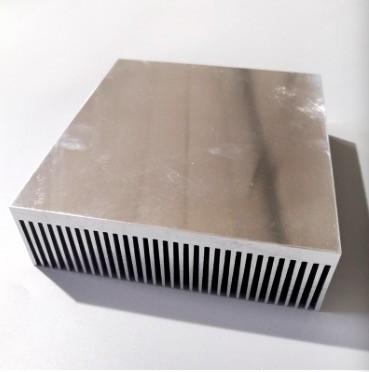 Cina Profili di alluminio del dissipatore di calore dello scambiatore di calore/invertitore per fulmine principale in vendita