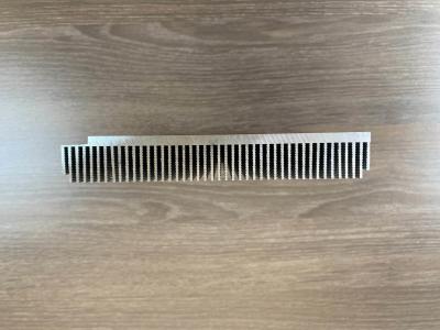Cina CNC anodizzato su ordinazione che lavora un'estrusione a macchina di alluminio di 6063 dissipatori di calore in vendita