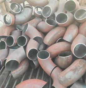 Cina La cucitura rimuove il gomito Astm A234 Wpb 1/2in del tubo del acciaio al carbonio in vendita