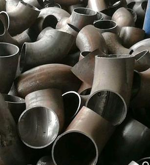 Cina Montaggi Buttweld En1092-1 di acciaio al carbonio del gomito senza cuciture da 90 gradi in vendita