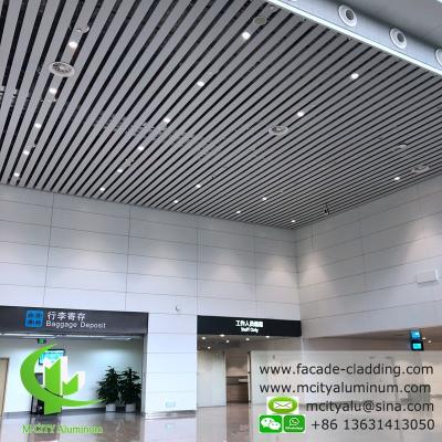 Cina Mattonelle di alluminio a prova di fuoco bianche del soffitto, tipo perforato di alluminio polvere esteriore della striscia di soffitto dell'interno ricoperta in vendita